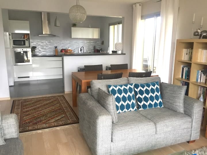 Superbe Appartement  De 75 M2 Avec Parking Privé - Bayonne