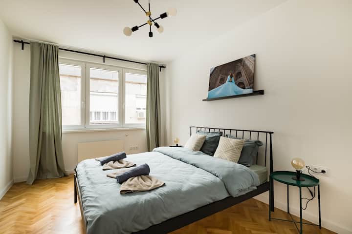 New Central & Renovated 1bdrm Gem In Sofia Apt. B - Sofia
