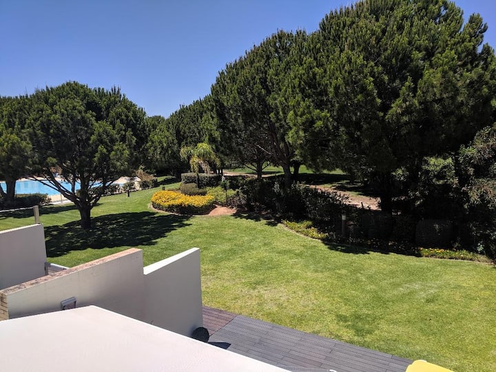 Villa With 25m Communal Pool And Close To Marina - Quarteira