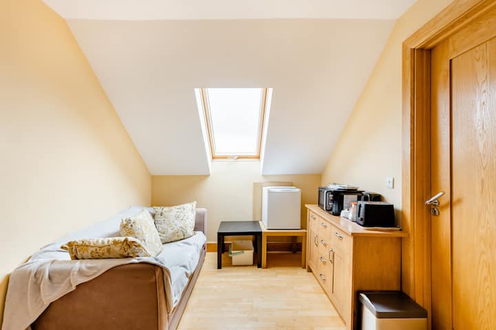 Gleams 3 - Private Room 6km Off M6 At Oranmore - Oranmore