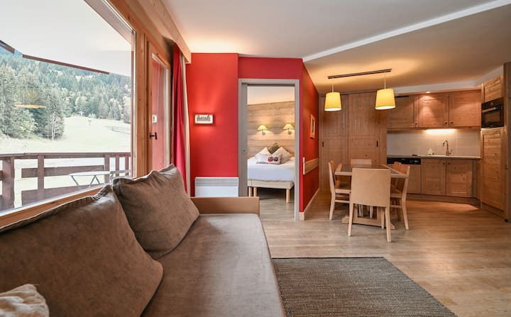 2-bedroom Ski In/out Apartment In The 3 Valleys - Méribel