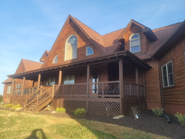 Almost Heaven Spacious Retreat 15000sf Hot Tub - West Virginia