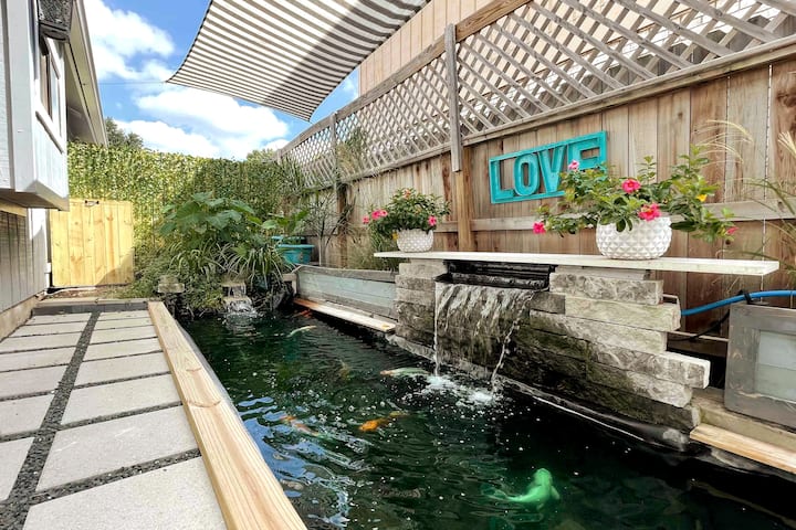 Near Airport + Dt | Koi Pond | Extended Stays - San Antonio, TX
