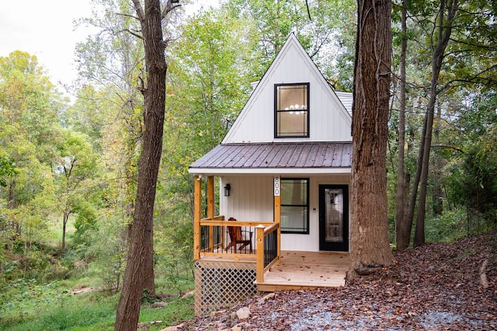 Rustic Reserve: Cozy New 3 Br Unexpected Hideaway - Lynchburg, VA