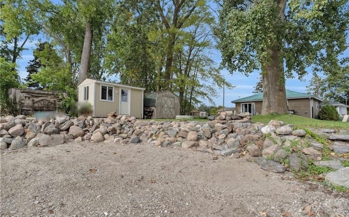 Hay Bay Ferieboliger og hjem - Ontario, Canada | Airbnb