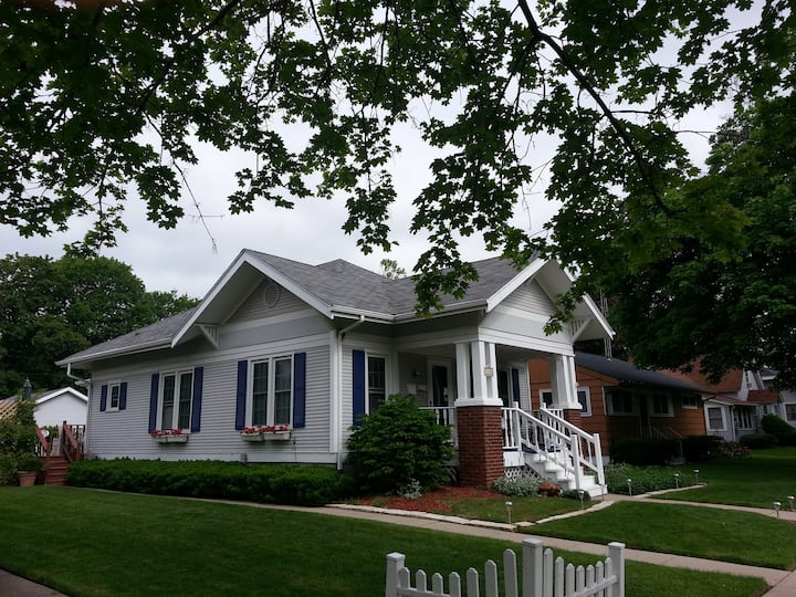 Charming 2 Bdrm Bungalow In Beautiful Lake Geneva - Lake Geneva, WI