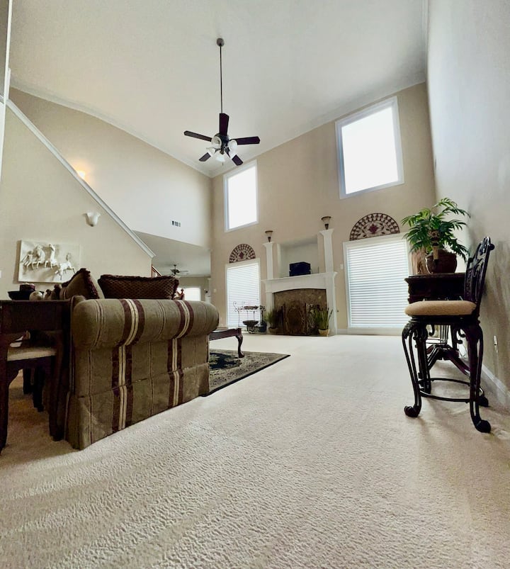 King Bed - Sauna & Gym - Luxury Oasis - Adventure River, Memphis