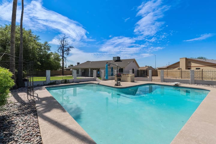 Backyard Paradise With Heated Pool & Putting Green - Mesa, AZ