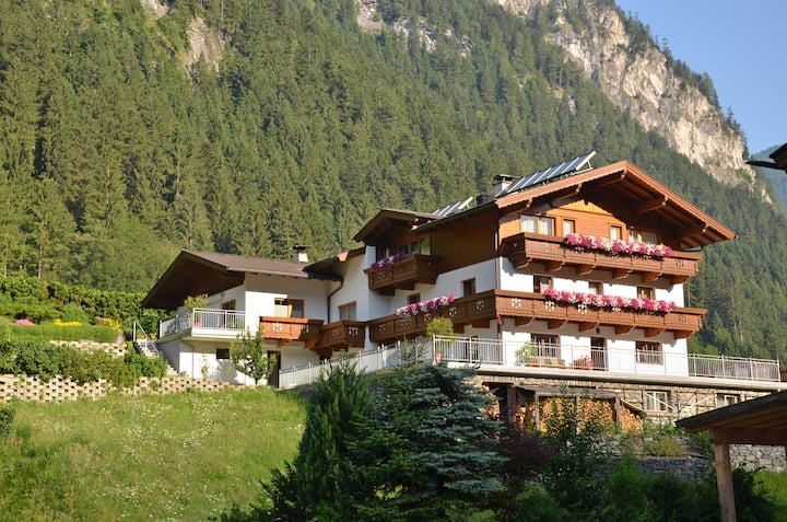 Haus Julia Ferienwohnung Enzian, Mayrhofen - Schwendau