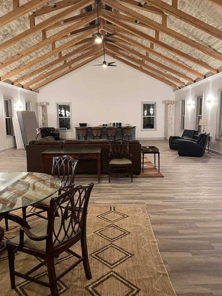 Round Top Retreat - Round Top, TX