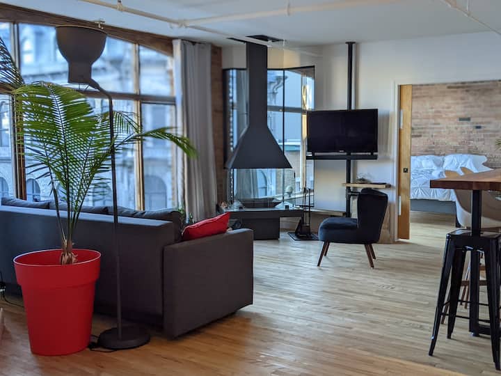Superbe Condo Avec Vue, Stationnement Et Foyer - Québec, Kanada