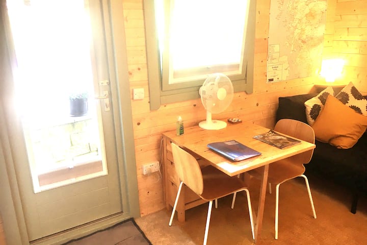 Log Cabin Garden Pod (Bike/moto Friendly) - Paisley