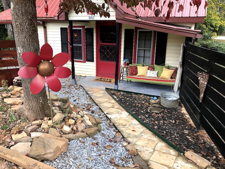 The Love Shack-1 Mile From Downtown Dahlonega - Dahlonega, GA