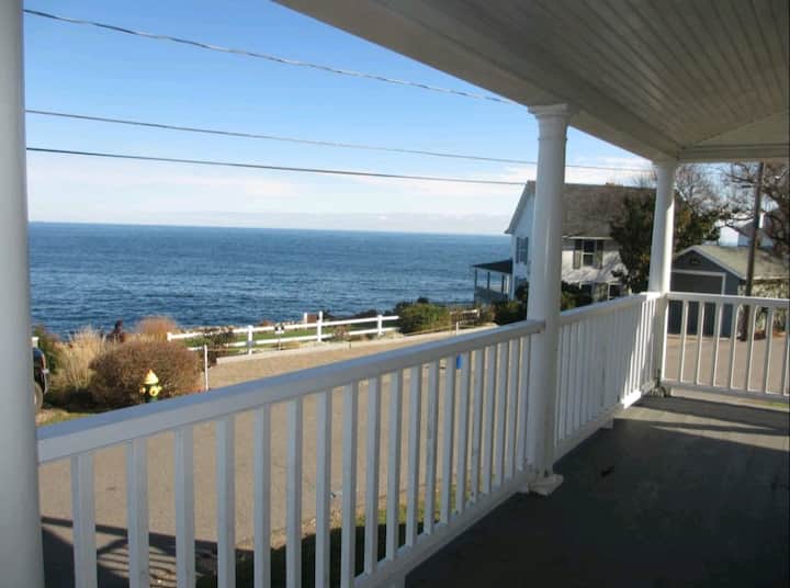 Classic Ocean Front Cottage - York, ME