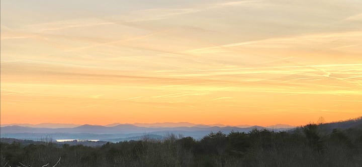 Location! Privacy! Hiking! Mountain And Lake Views - Blue Ridge, GA