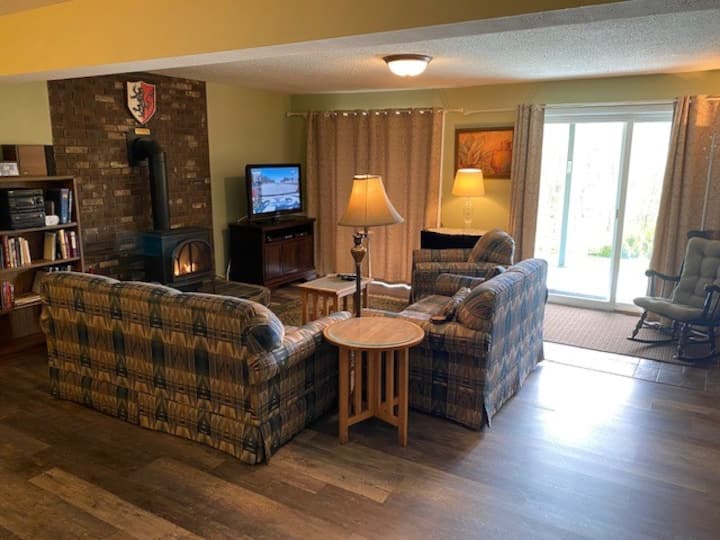 2-bedroom Private Apartment Surrounded By Woods - Living Shores Aquarium, Glen