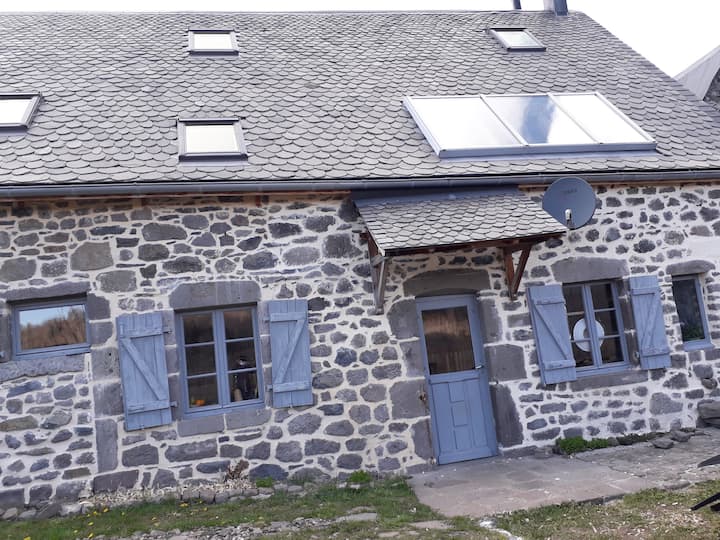 Maison Chaleureuse Et Authentique Avec Cheminée - Besse-et-Saint-Anastaise