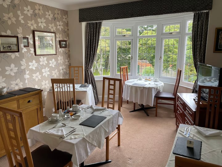 Homely Welcoming Guesthouse, Enviable Location - Scarborough