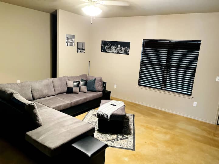 Pet-friendly 4br  | Near Fort Hood | Wi-fi + Gym - 킬린