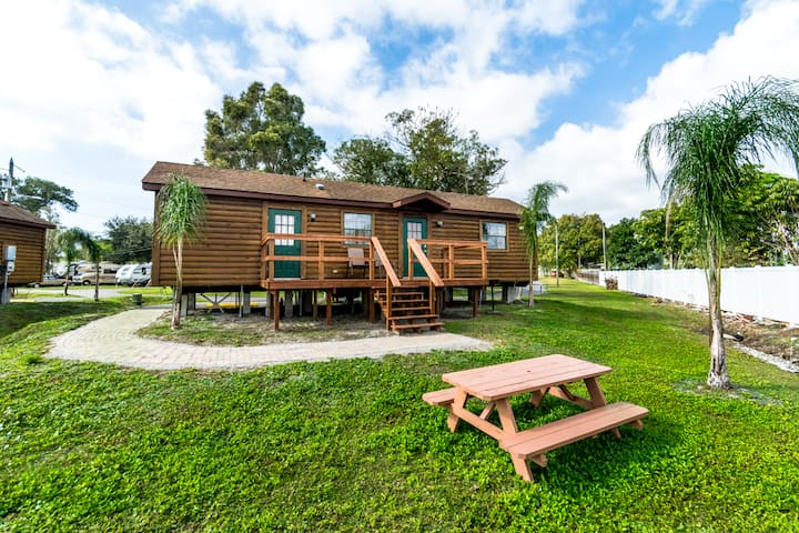 Lakefront Vacation Cabin On Lake Seminole #411 - Pinellas Park, FL