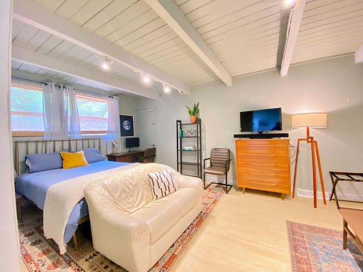 Stylish + Private Apt. At Center Of Lyh - Lynchburg