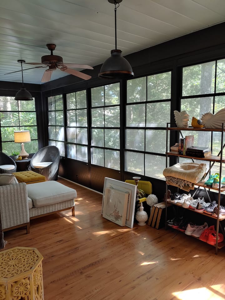 Designer Room On Quiet Street, King Memory Bed - Rolla, MO