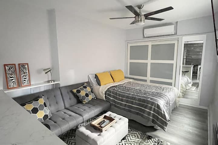 Beach Getaway 10min Walk To Beach, Shops, 2nd St - Long Beach, CA