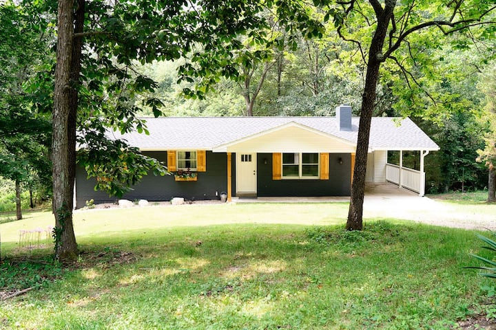 Entire Cottage Nestled In The Woods - Lake Girardeau, MO