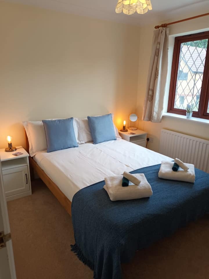 Double Bedroom 8 Mins Drive To Gatwick Airport. - Crawley