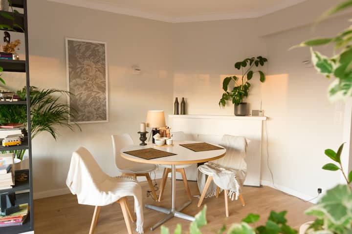 Chambre Avec Bureau Dans Superbe Appartement - Brussels