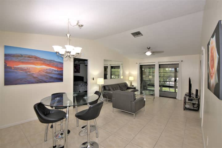 Luxurious 3 Br In Quiet Central Stuart Community - Stuart, FL