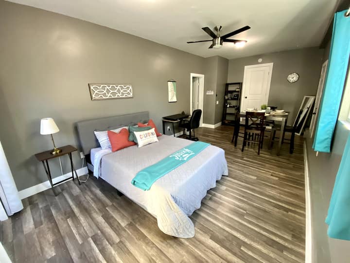 Secluded Renovated 2br 15 Min From Downtown Sd - San Diego, CA