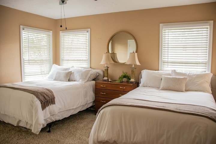 Clean Home | King Bed | 1 Mile To Texas A&m - Bryan, TX