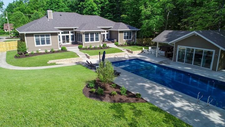 New 8 Bedroom Estate *Pool, Hot Tub, Movie Theatre - South Haven, MI