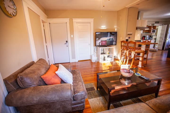 Luxury Stay, Free Parking, Close To All Essentials - Waterbury, CT