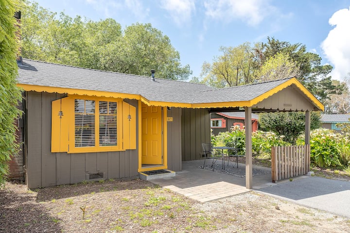 Vintage River Cottage- Carmel River Inn 40 - Carmel-by-the-Sea, CA