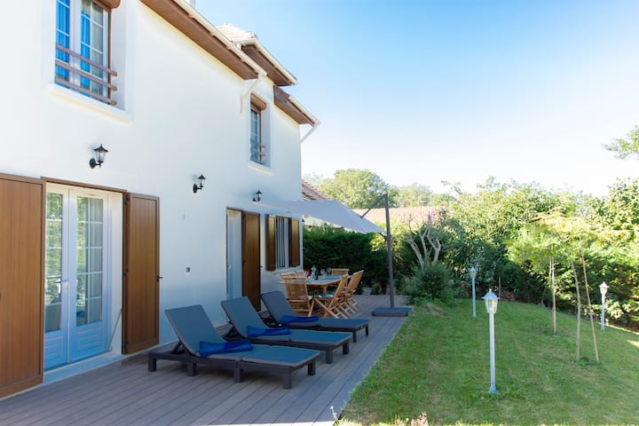 Chalet-like Upstairs Suite, Garden, Free Parking - Mennecy