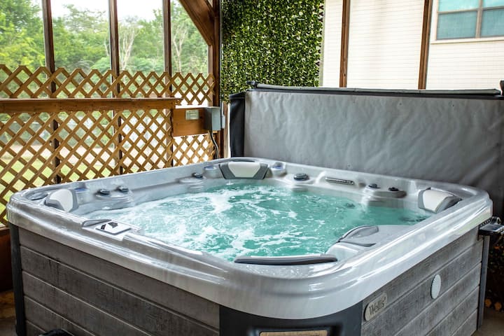 Madeira Haus | Pool & Hot Tub | Pet-friendly - Fredericksburg, TX