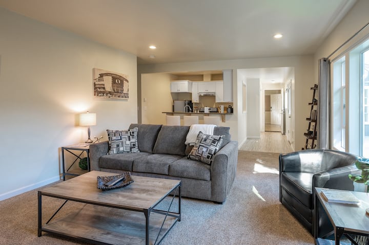 Beautiful 1 Bedroom Walking Distance To Autzen - Eugene, OR