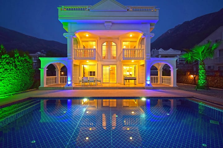 ÖLüdeniz'de 4 Odalı ÖZel Havuzlu Lüks Villa (Jrmy) - Ölüdeniz