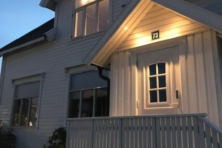 Sjarmerend Loftsleiliget I Sentrum Av Skjervøy. - Norway