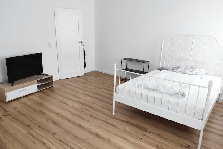 Large Flat With Separate Rooms For 5 To 8 Guests - Zeitz