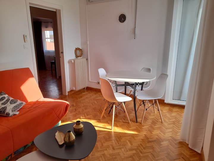 Appartement, Dans Une Maison Particulière. - Elne