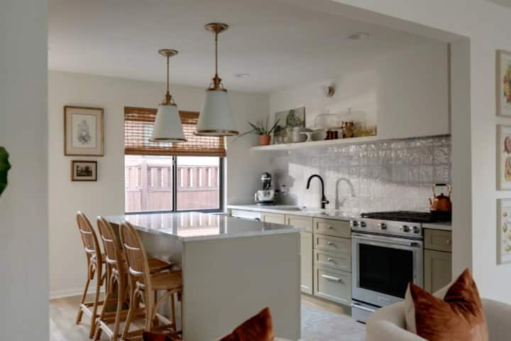 Cozy Cherry Creek Townhome - Denver, CO