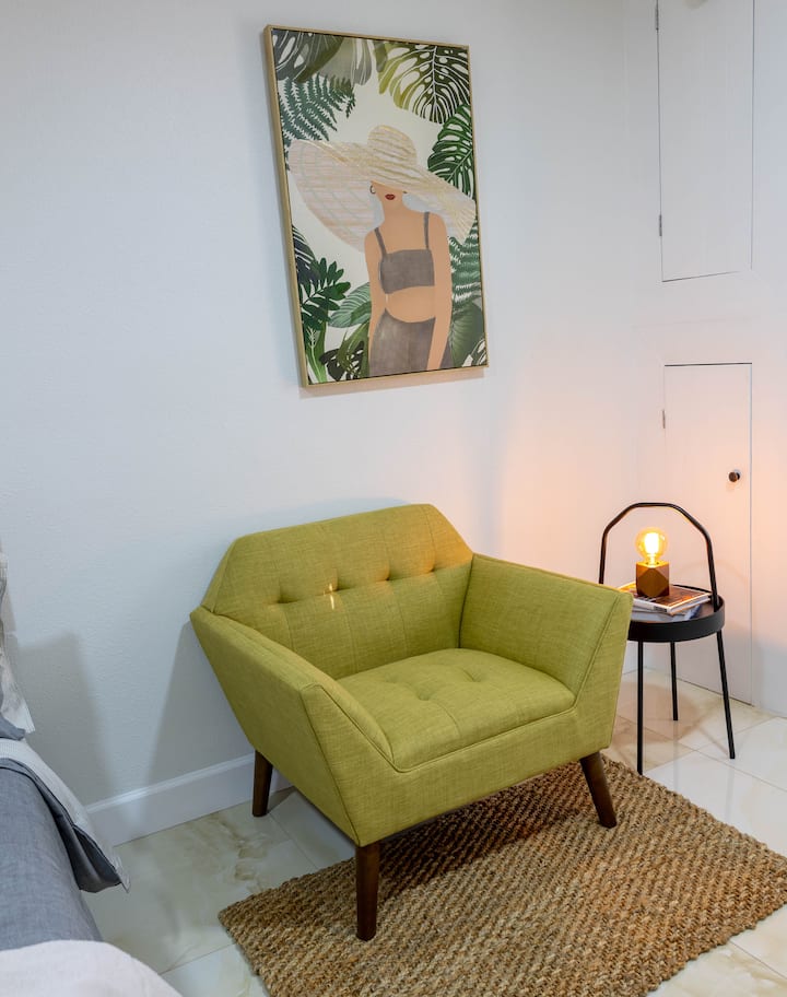 Modern And Comfortable One Bedroom Studio - Tampa, FL