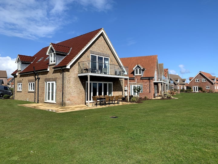 Sailaway Cottage At The Bay Filey, Sleeps 8-10 - Filey