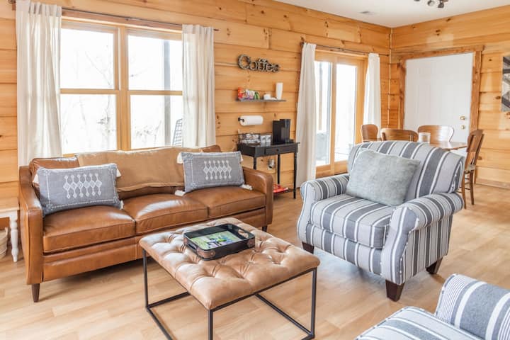 The Rustic Retreat - Hidden Haven Suite - Brown County, IN