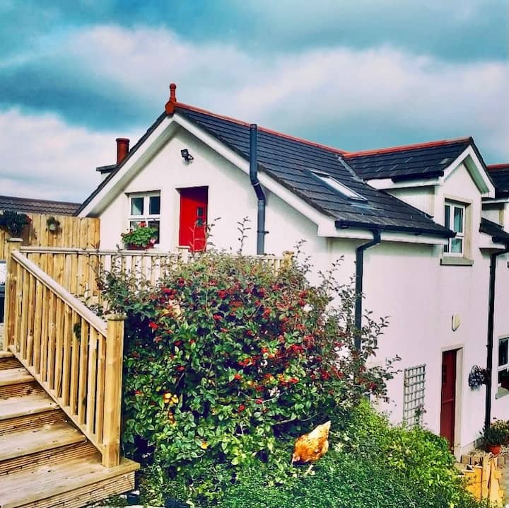 The Snug Is A Two Bedroom Spacious Accommodation. - Newry