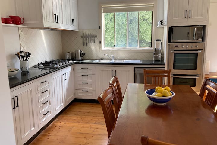 Cheerful Holiday Cottage - Barwon Heads
