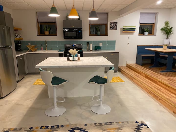 The Martini Bunker- Hot Tub/sauna Private Apt - Marquette, MI